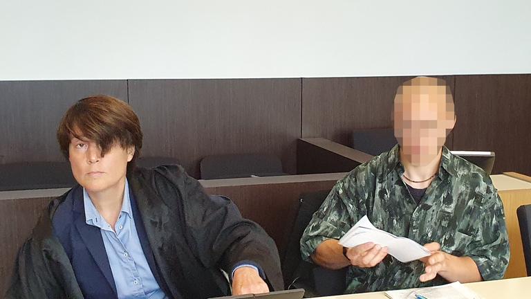 Nordrhein-Westfalen: Verwarnung gegen "Klimakleber" vom Flughafen Düsseldorf | tagesschau.de