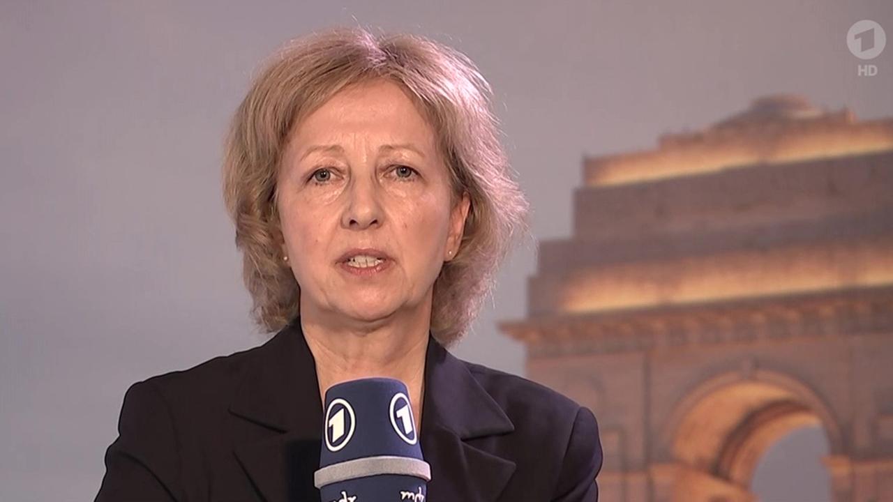 Sibylle Licht, ARD Neu Delhi, erläutert die Problematik im Kaschmir ...