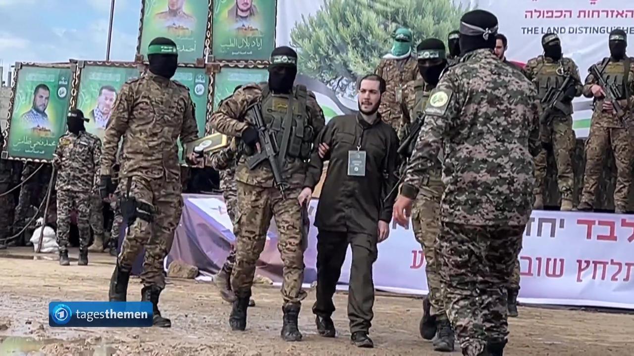 Terrororganisation Hamas lässt sechs weitere israelische Geiseln im Gazastreifen frei ...