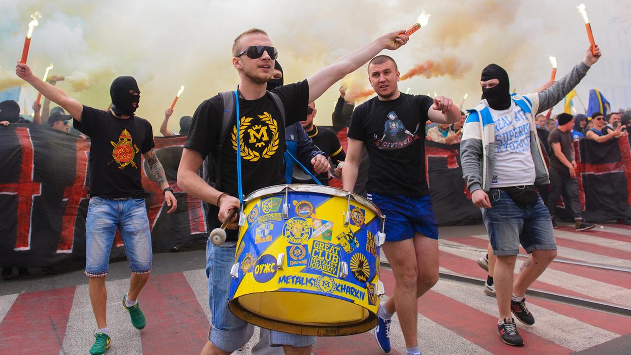 Ukrainische Ultras - vereint an der Front | tagesschau.de