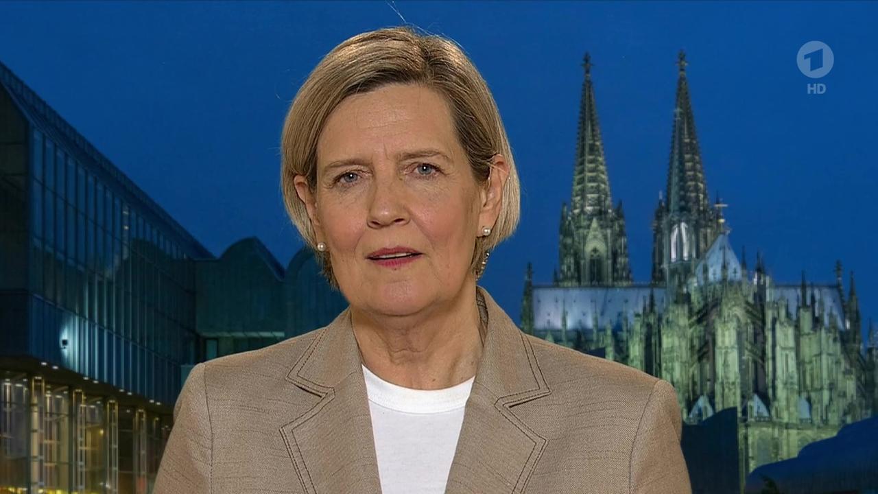 "Julia Nawalnaja mit einem russischen Anwalt versuchen wird, in die ...