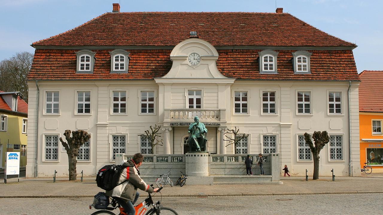 Bilderstrecke: Auf Fritz Reuters Spuren im Norden | tagesschau.de