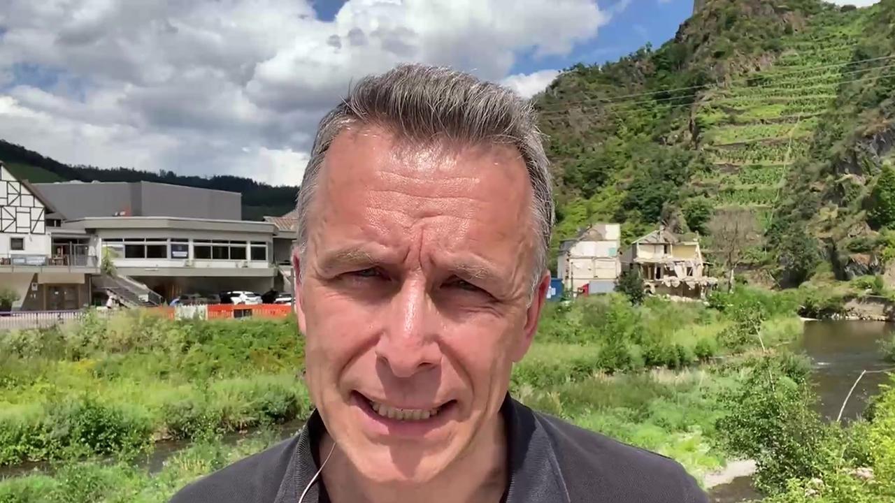 Axel John, SWR, zzt. Bad Neuenahr-Ahrweiler, zur Gedenkfeier zum ...