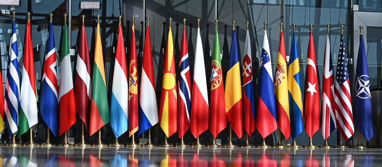 Alle 32 NATO-Staaten erfüllen erstmals Zwei-Prozent-Vorgabe | tagesschau.de