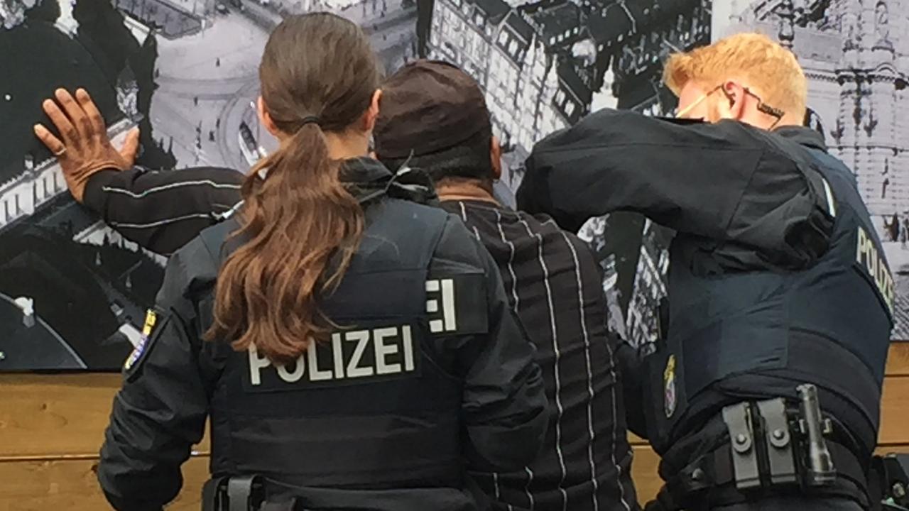 "Racial Profiling": Nachweisbare Praxis oder nicht? | tagesschau.de
