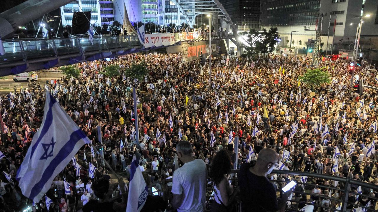 Nahost-Liveblog: ++ Großdemonstration gegen Netanyahu-Regierung ++ | tagesschau.de