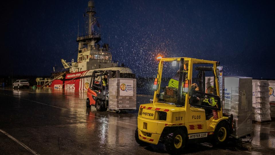 Erstes Hilfsschiff "Open Arms" bringt Güter von Zypern nach Gaza ...