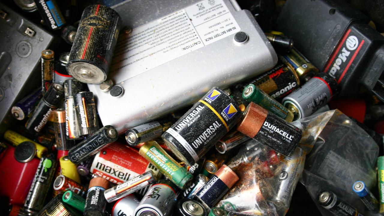 Saarland: Akkus und Batterien richtig entsorgen | tagesschau.de