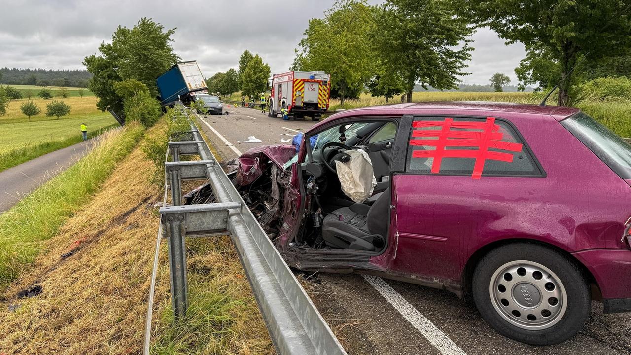 Baden-Württemberg: Unfall auf der B293 bei Bretten: Beide Richtungen ...