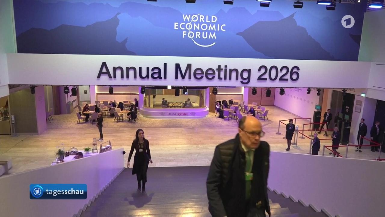 Rede von US-Präsident Trump beim Weltwirtschaftsforum in Davos wird mit ...