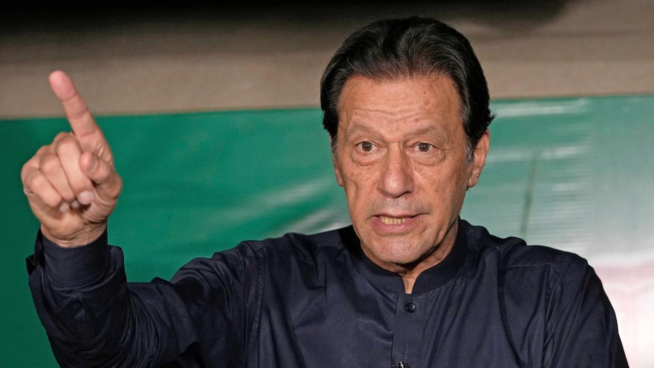 Pakistans Ex-Premier Khan zu zehn Jahren Haft verurteilt | tagesschau.de