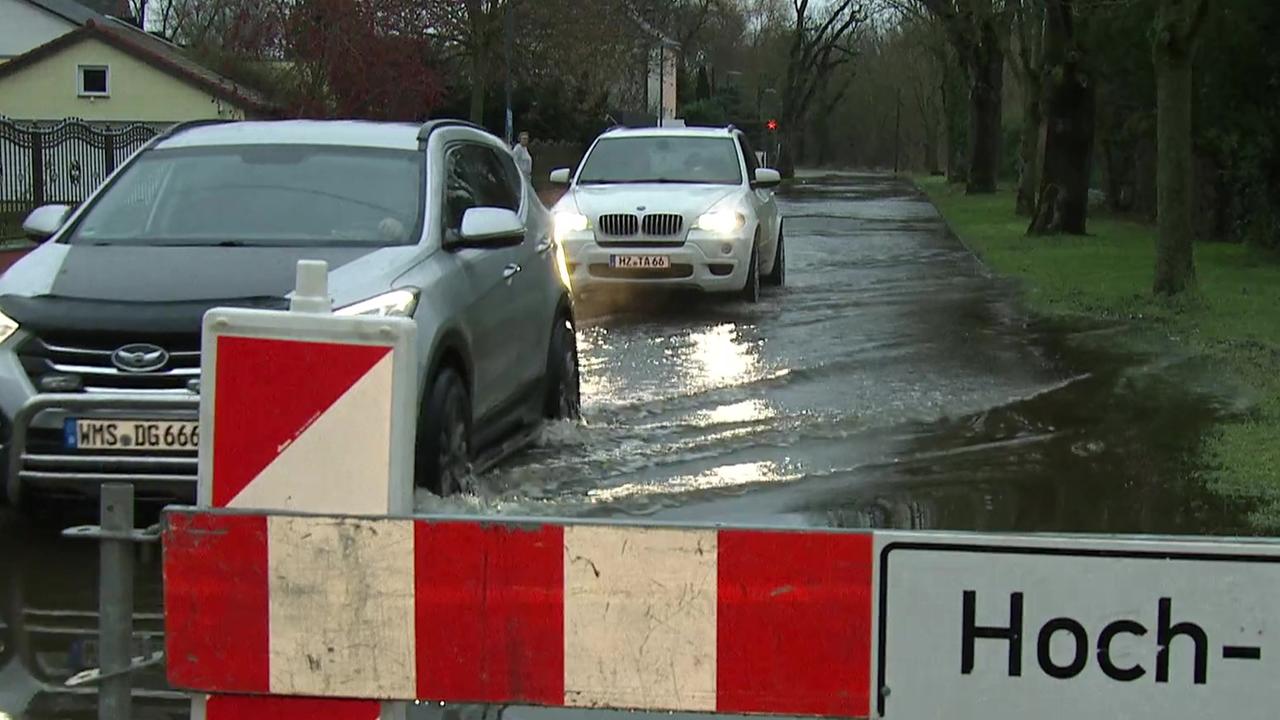Wegen Dauerregen kann es in vielen Regionen Deutschlands zu Hochwasser kommen | tagesschau.de
