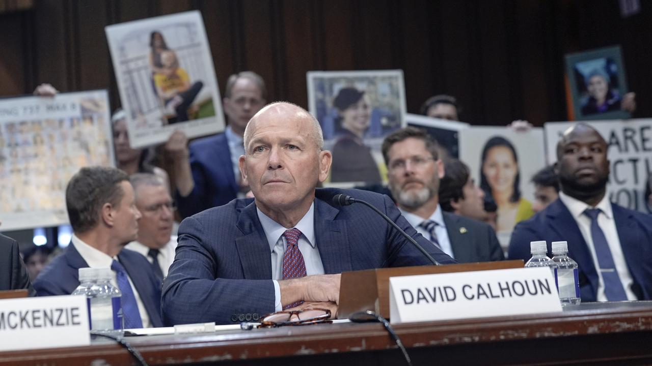 Boeing-Chef entschuldigt sich vor US-Senat für 737-Max-Abstürze | tagesschau.de