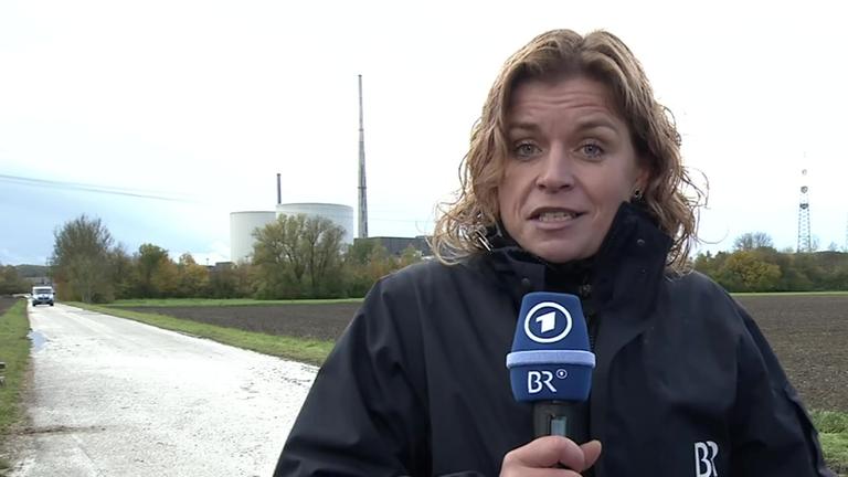 Kühltürme des bayerischen Atomkraftwerks Gundremmingen gesprengt ...