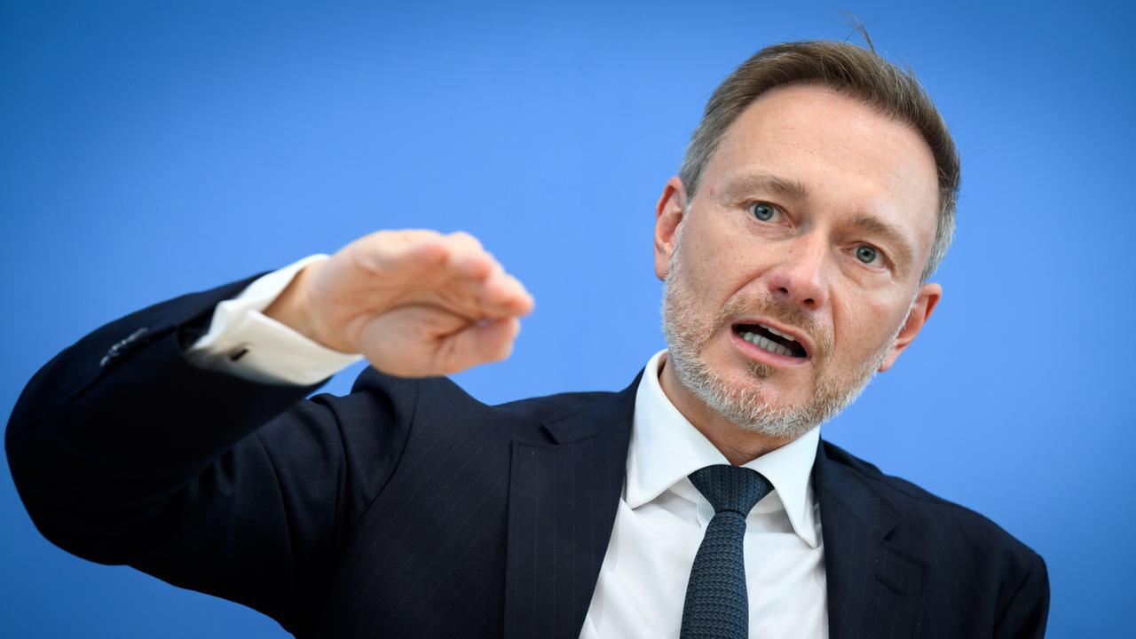 Lindner verteidigt Ausgabenkürzungen beim Haushalt für 2024 | tagesschau.de