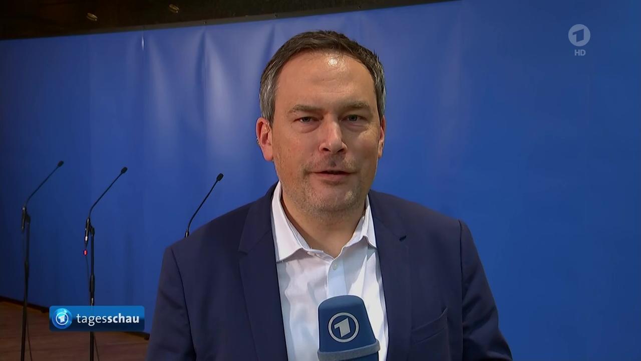 "Gewerkschaften haben heute hier klar gemacht, dass sie kampfbereit sind", Tom Schneider, ARD ...