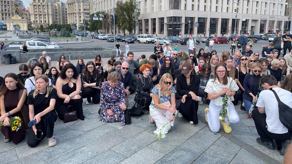 Trauerfeier für Journalistin Roschtschyna in Kiew: "Absolut einzigartig ...
