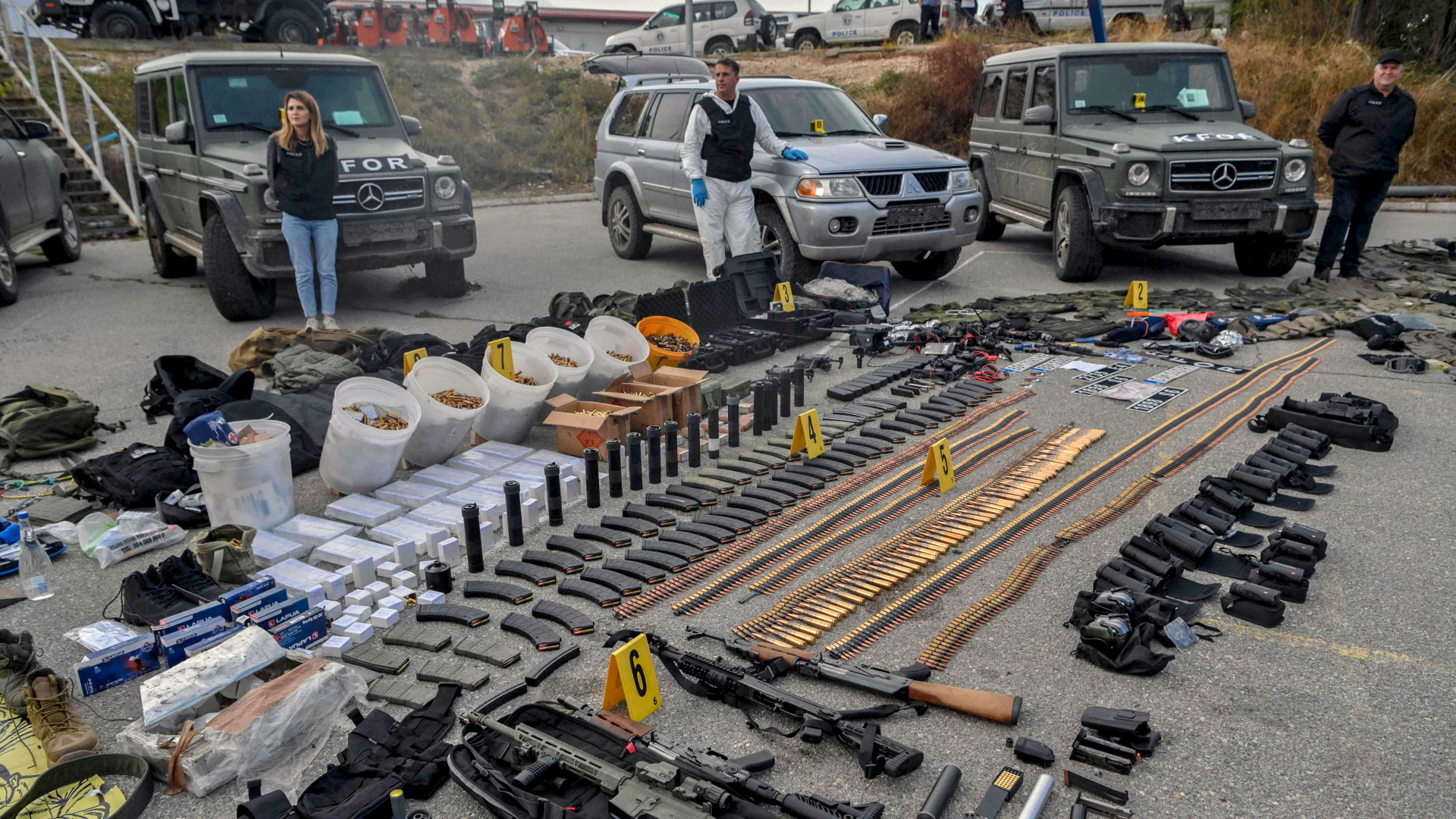 Nach Gefecht in Banjska: Kosovarische Polizei findet Waffenarsenal ...