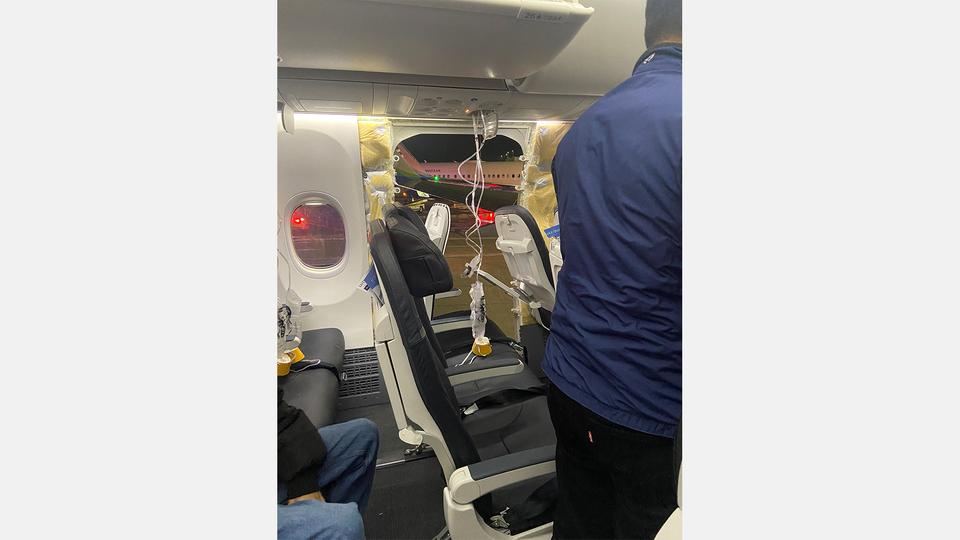 Fenster verloren: Alaska Airlines erteilt Boeing 737 MAX 9 Startverbot | tagesschau.de