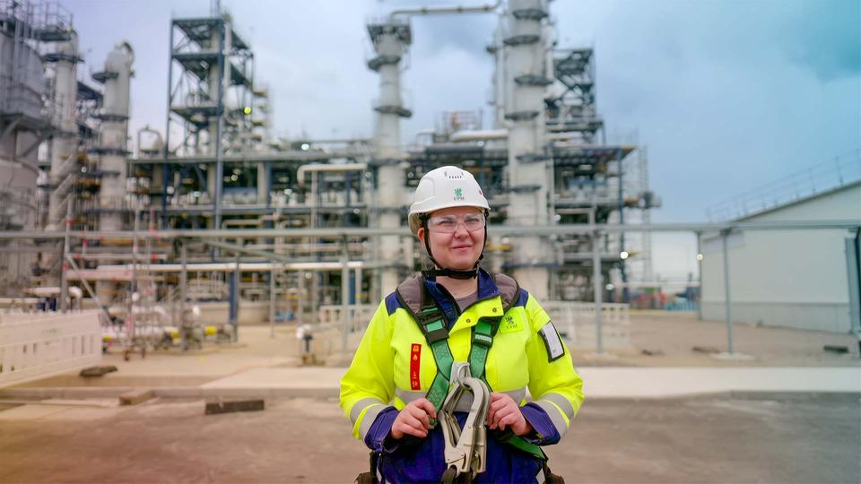 Zukunft trifft auf Misstrauen: Moderne Chemie in Ostdeutschland ...