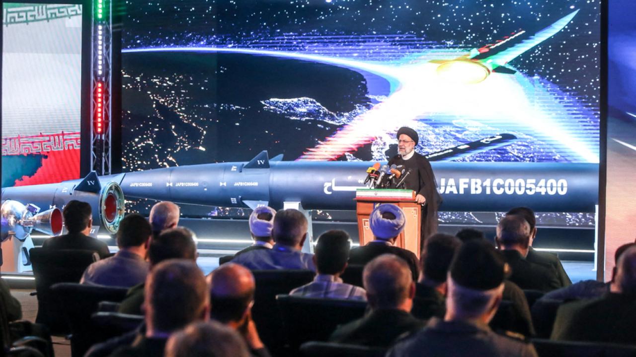 Iran präsentiert eigene Hyperschallrakete | tagesschau.de