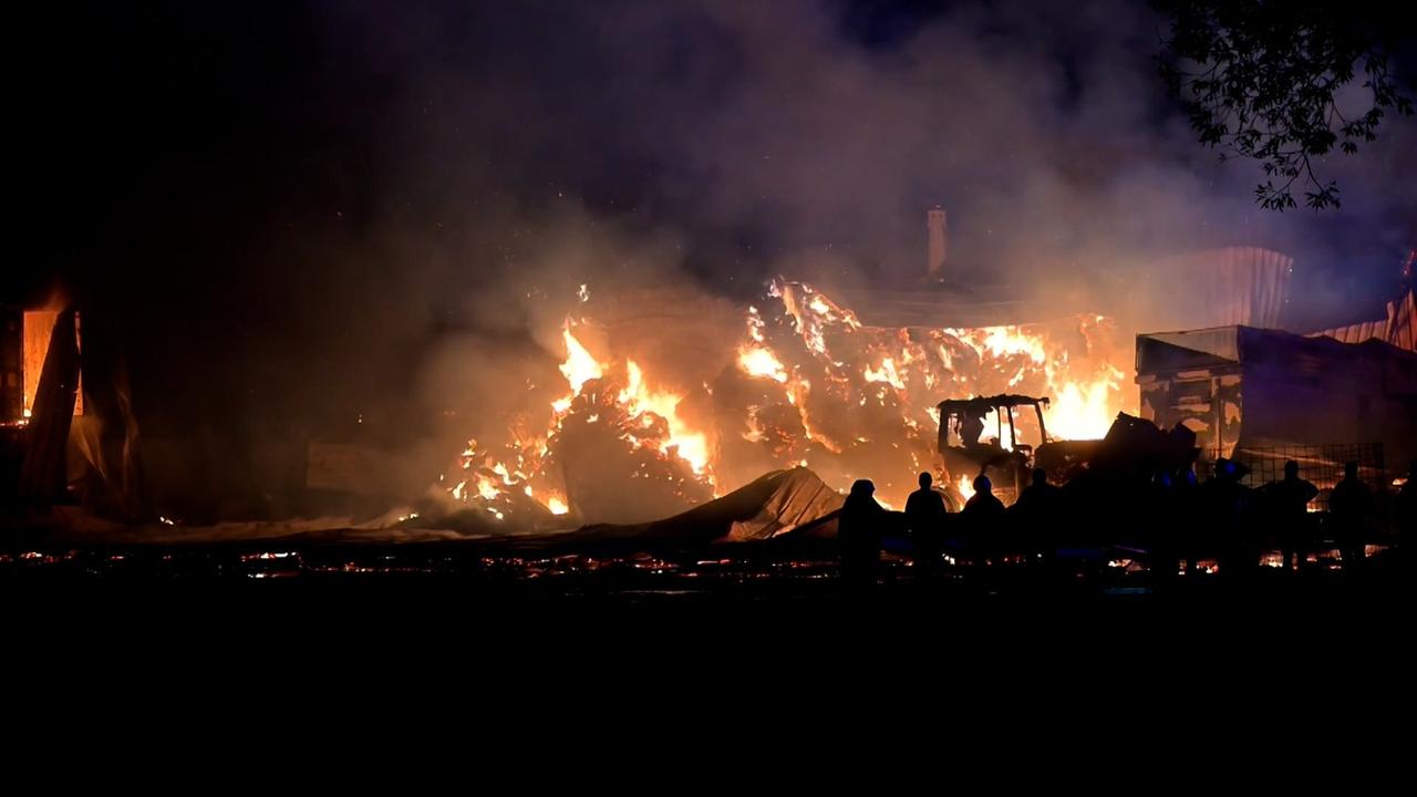 Millionenschaden nach Großbrand auf Crailsheimer Landwirtschaftsbetrieb ...