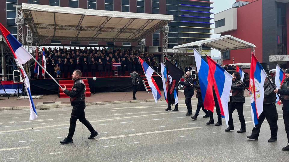 Aufmarsch in Sarajevo: Parade mit Untertönen | tagesschau.de