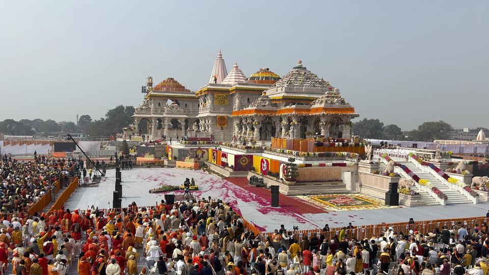 Indiens Premier Modi weiht Hindu-Tempel in Ayodhya ein | tagesschau.de