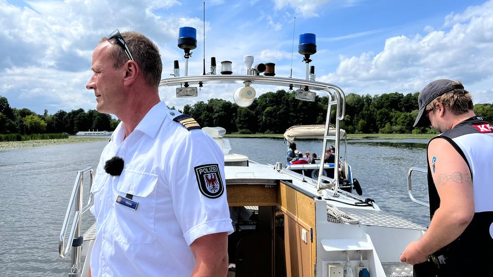 Wasserschutzpolizei: Mit Blaulicht auf Brandenburger Gewässern ...